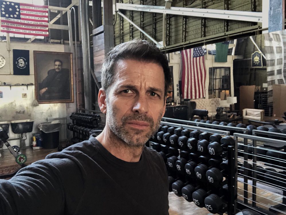 Zack Snyder tiene algo de 'Batman V Superman' en su gimnasio personal ...